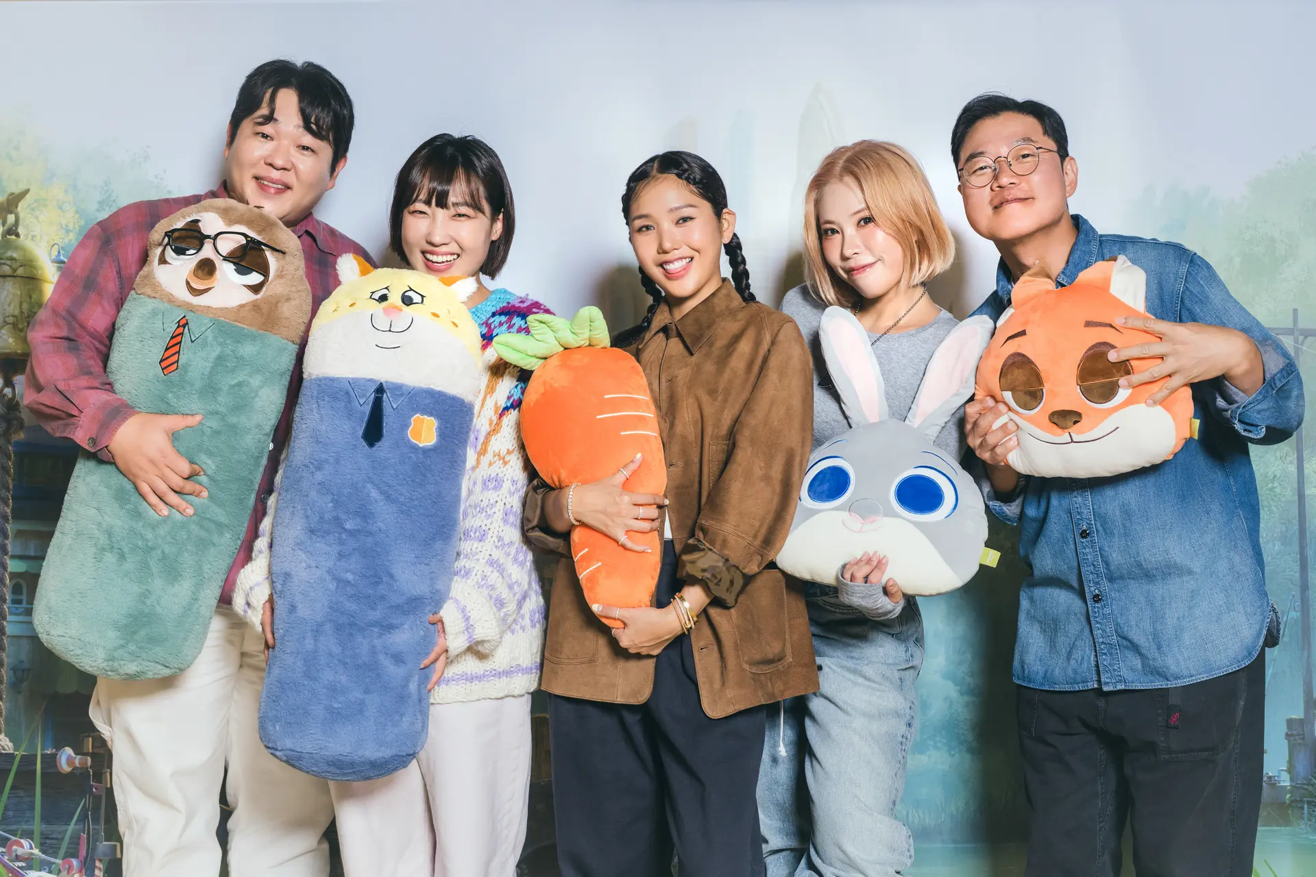 ‘주토피아 2’ 캐릭터 포스터 12종 전격 공개! '주디'와 '닉'부터 새로운 캐릭터까지!