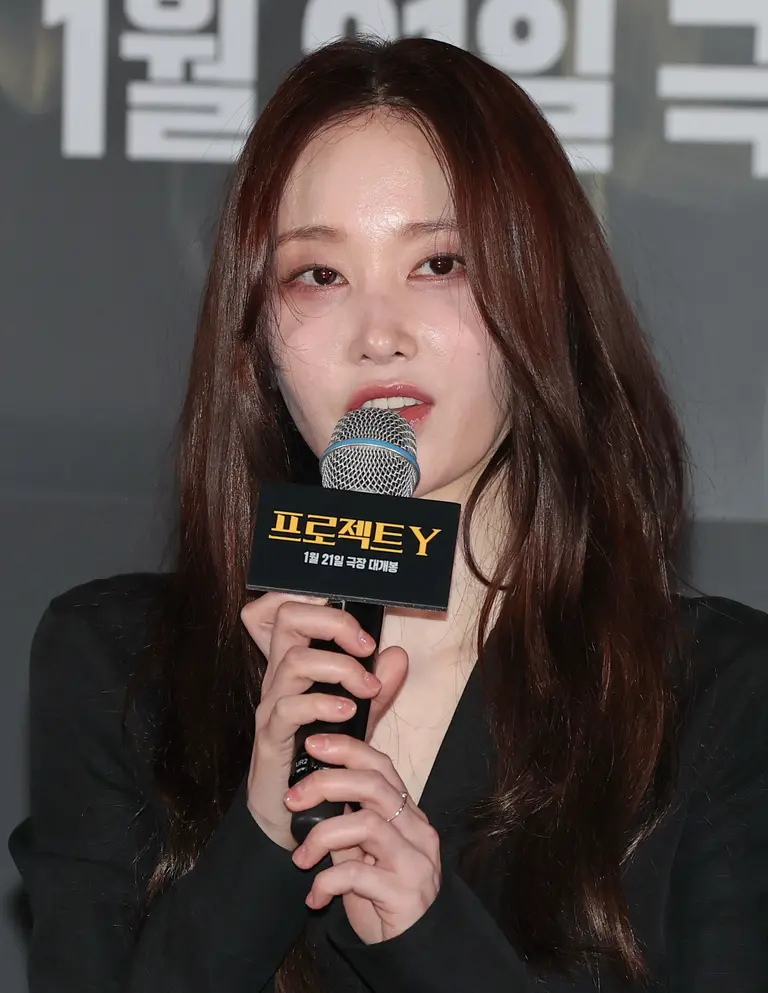 [Photo &] 'Premiere Scene' Han So-hee and Jeon Jong-seo, 8 Billion Won ...