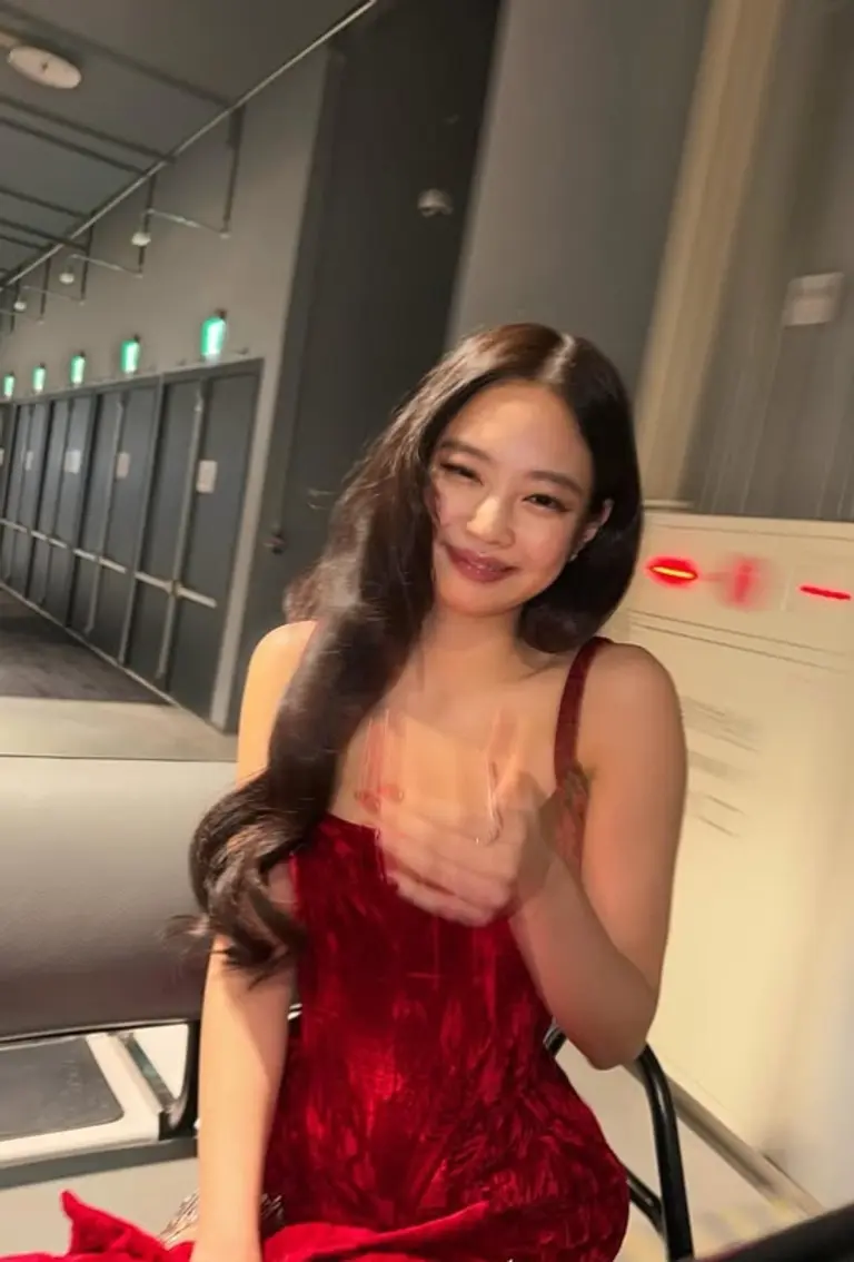 [Photo&] Jennie, Golden Disc Triple Crown... "GOLDEN DISC 2026. A ...